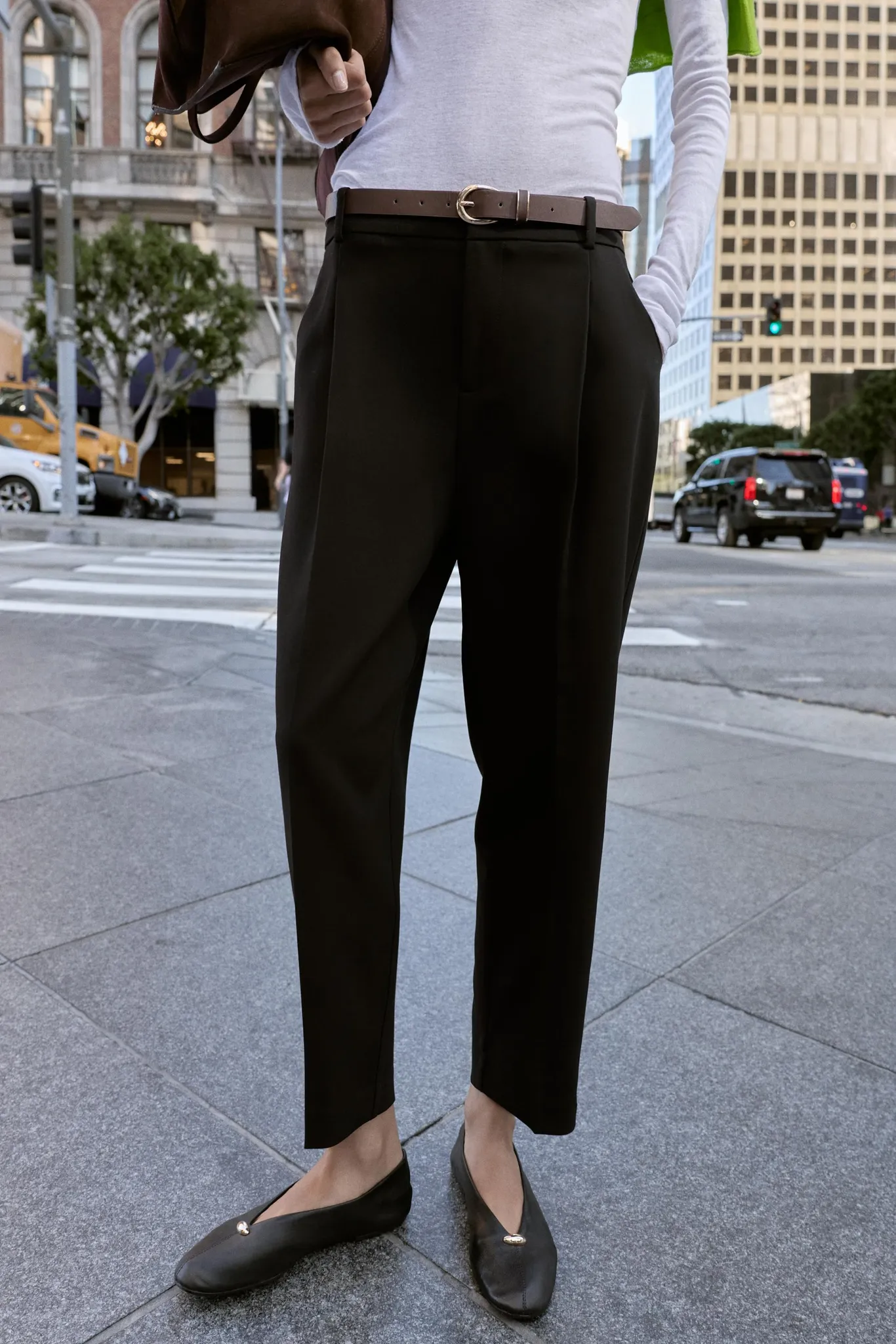 CROPPED TROUSERS WITH DARTS AND BELT – American Store